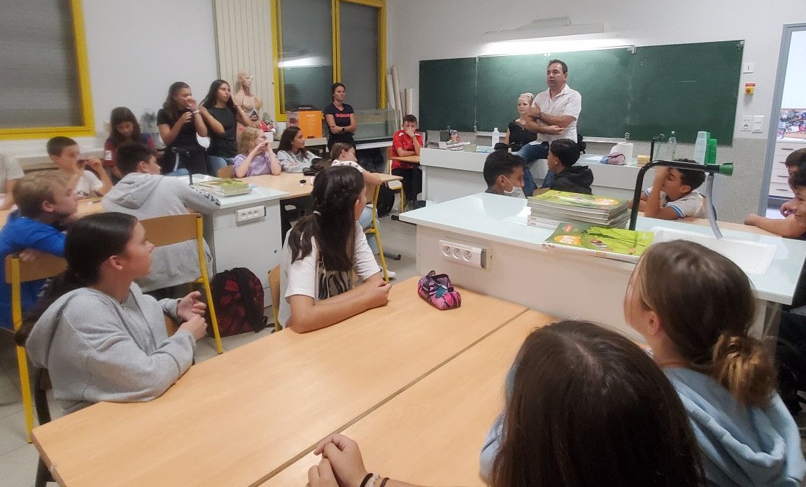 1ère séance du club Lave présenté par les élèves du "club Lave et ...